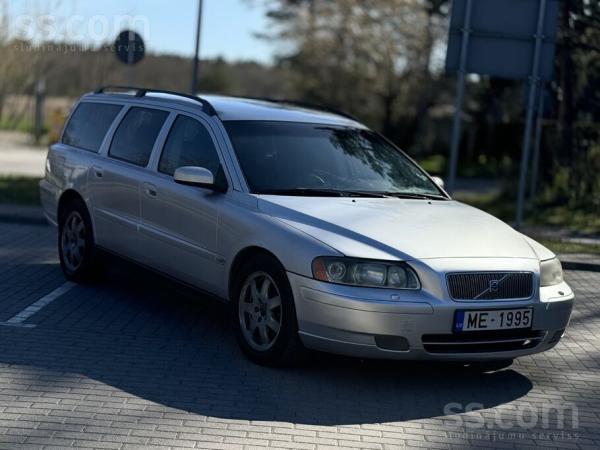 Grey Volvo V70 2005 in Jurmala, with an engine capacity of 2.40 L and mileage of 0 thousand km for 1390 €, photo 1 on AUTOMOTO.COM.LV