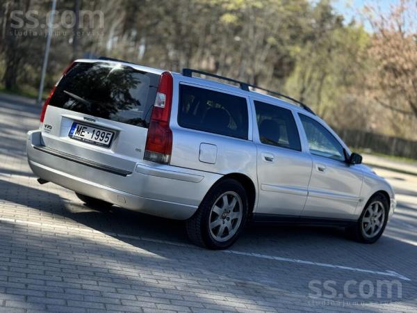Grey Volvo V70 2005 in Jurmala, with an engine capacity of 2.40 L and mileage of 0 thousand km for 1390 €, photo 3 on AUTOMOTO.COM.LV