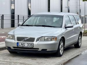Pelēks Volvo V70 2005 Viļņa, ar dzinēja tilpumu 2.40 L un nobraukumu 317 tūkst. km par 1350 €, foto  vietnē AUTOMOTO.COM.LV