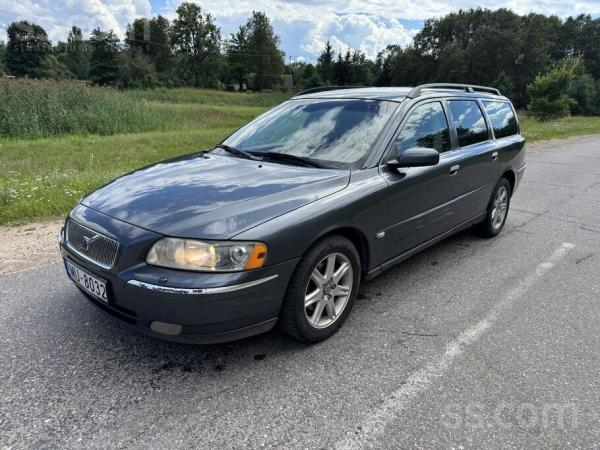 Grey Volvo V70 2005 in Valka, with an engine capacity of 2.40 L and mileage of 369 thousand km for 1200 €, photo 1 on AUTOMOTO.COM.LV