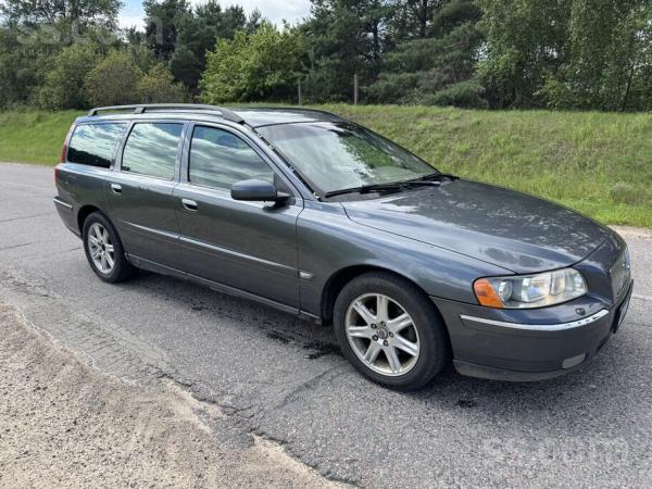 Grey Volvo V70 2005 in Valka, with an engine capacity of 2.40 L and mileage of 369 thousand km for 1200 €, photo 2 on AUTOMOTO.COM.LV