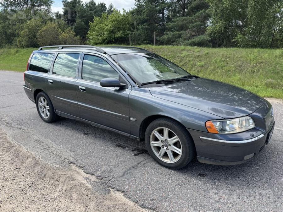 Pelēks Volvo V70 2005 Valka, ar dzinēja tilpumu 2.40 L un nobraukumu 369 tūkst. km par 1200 €, foto 3 vietnē AUTOMOTO.COM.LV