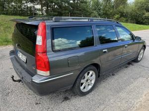 Pelēks Volvo V70 2005 Valka, ar dzinēja tilpumu 2.40 L un nobraukumu 369 tūkst. km par 1200 €, foto 4 vietnē AUTOMOTO.COM.LV