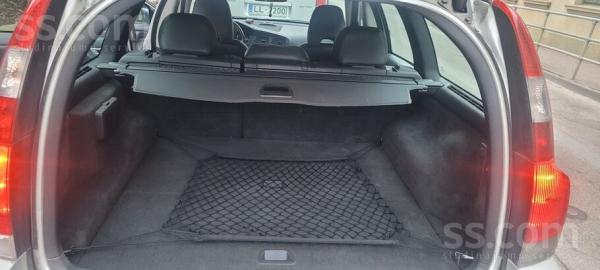 Grey Volvo V70 2005 in Liepaja, with an engine capacity of 2.40 L and mileage of 297 thousand km for 1800 €, photo 6 on AUTOMOTO.COM.LV