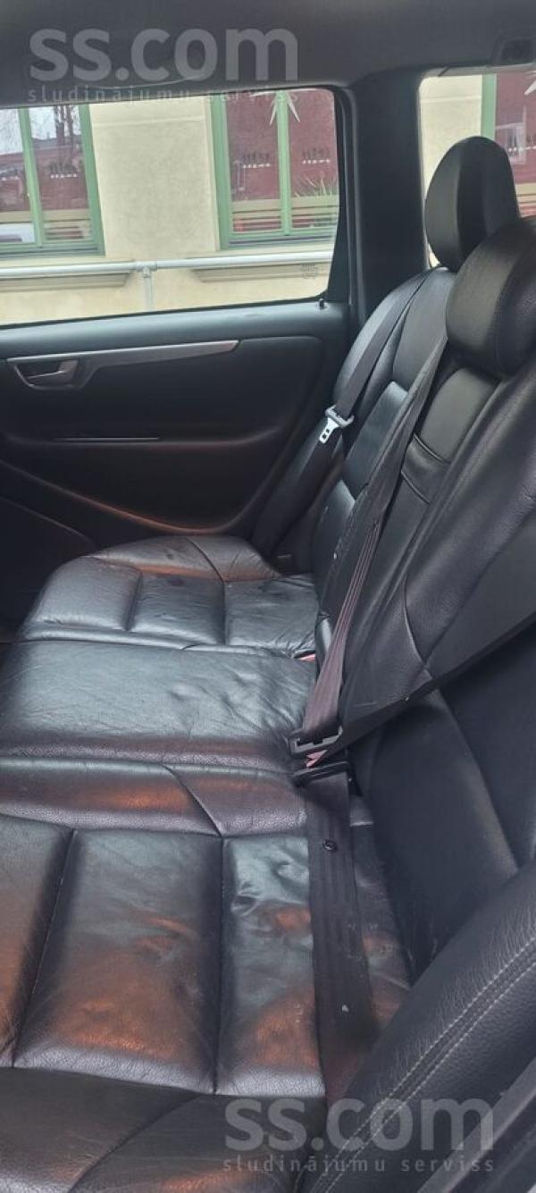 Grey Volvo V70 2005 in Liepaja, with an engine capacity of 2.40 L and mileage of 297 thousand km for 1800 €, photo 10 on AUTOMOTO.COM.LV