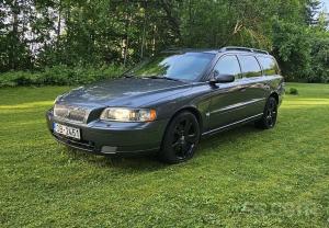 Grey Volvo V70 2005 in Riga, with an engine capacity of 2.50 L and mileage of 397 thousand km for 3500 €, photo  on AUTOMOTO.COM.LV