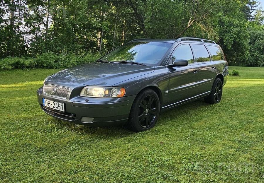 Grey Volvo V70 2005 in Riga, with an engine capacity of 2.50 L and mileage of 397 thousand km for 3500 €, photo 1 on AUTOMOTO.COM.LV