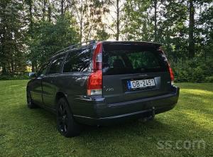 Grey Volvo V70 2005 in Riga, with an engine capacity of 2.50 L and mileage of 397 thousand km for 3500 €, photo 3 on AUTOMOTO.COM.LV