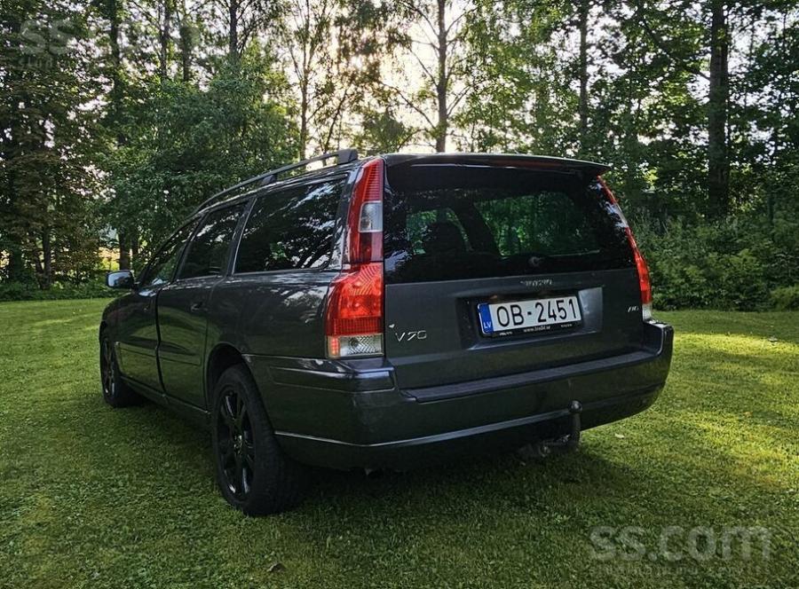 Grey Volvo V70 2005 in Riga, with an engine capacity of 2.50 L and mileage of 397 thousand km for 3500 €, photo 3 on AUTOMOTO.COM.LV