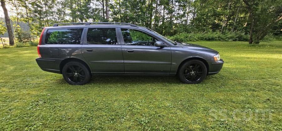Grey Volvo V70 2005 in Riga, with an engine capacity of 2.50 L and mileage of 397 thousand km for 3500 €, photo 6 on AUTOMOTO.COM.LV
