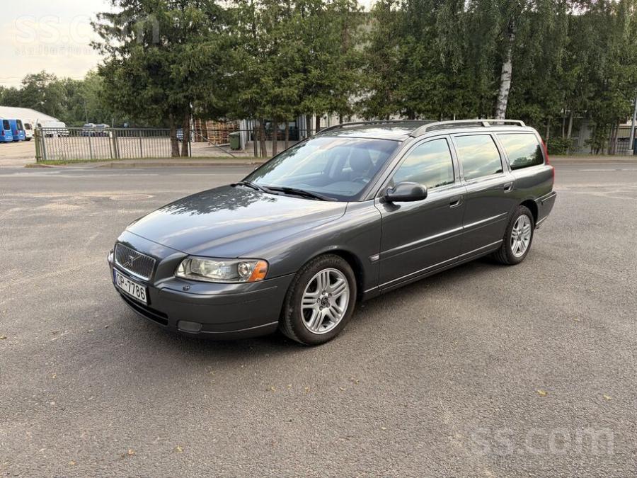 Pelēks Volvo V70 2005 Ogre, ar dzinēja tilpumu 2.40 L un nobraukumu 300 tūkst. km par 3250 €, foto 1 vietnē AUTOMOTO.COM.LV