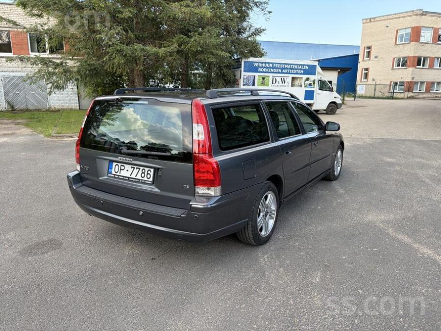 Pelēks Volvo V70 2005 Ogre, ar dzinēja tilpumu 2.40 L un nobraukumu 300 tūkst. km par 3250 €, foto 7 vietnē AUTOMOTO.COM.LV