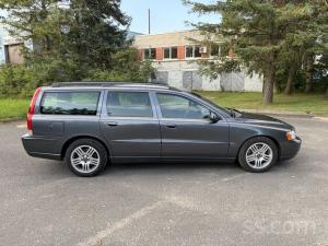 Pelēks Volvo V70 2005 Ogre, ar dzinēja tilpumu 2.40 L un nobraukumu 300 tūkst. km par 3250 €, foto 8 vietnē AUTOMOTO.COM.LV