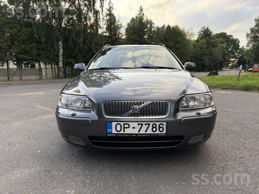 Pelēks Volvo V70 2005 Ogre, ar dzinēja tilpumu 2.40 L un nobraukumu 300 tūkst. km par 3250 €, foto 11 vietnē AUTOMOTO.COM.LV