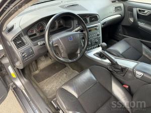 Pelēks Volvo V70 2005 Ogre, ar dzinēja tilpumu 2.40 L un nobraukumu 300 tūkst. km par 3250 €, foto 13 vietnē AUTOMOTO.COM.LV