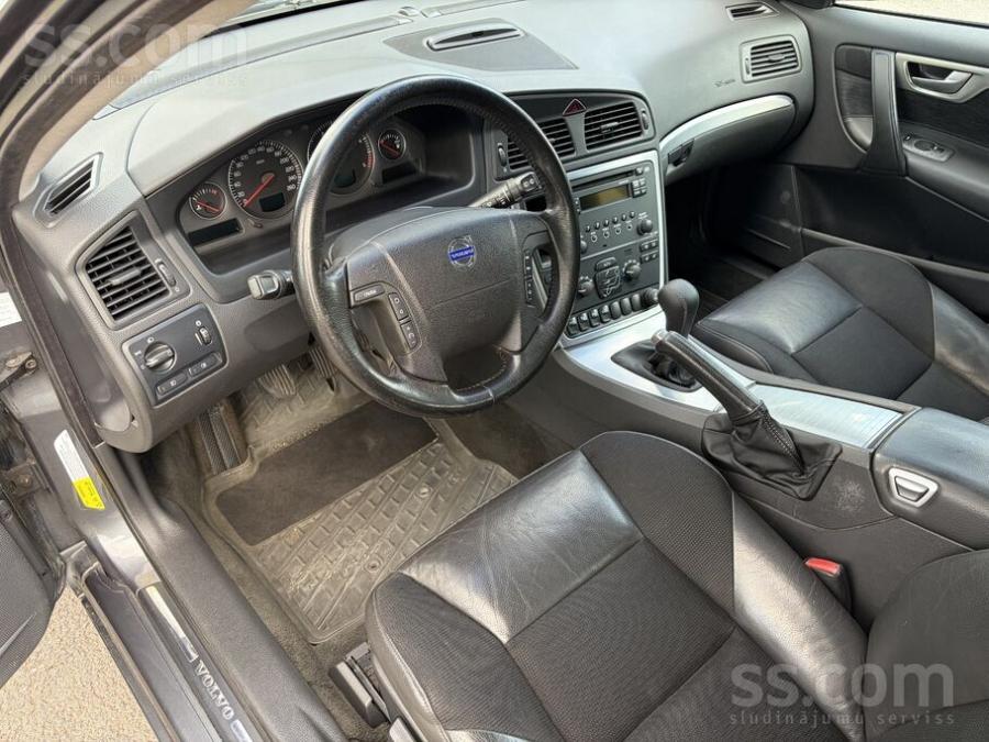 Pelēks Volvo V70 2005 Ogre, ar dzinēja tilpumu 2.40 L un nobraukumu 300 tūkst. km par 3250 €, foto 13 vietnē AUTOMOTO.COM.LV