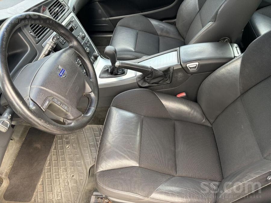 Pelēks Volvo V70 2005 Ogre, ar dzinēja tilpumu 2.40 L un nobraukumu 300 tūkst. km par 3250 €, foto 14 vietnē AUTOMOTO.COM.LV