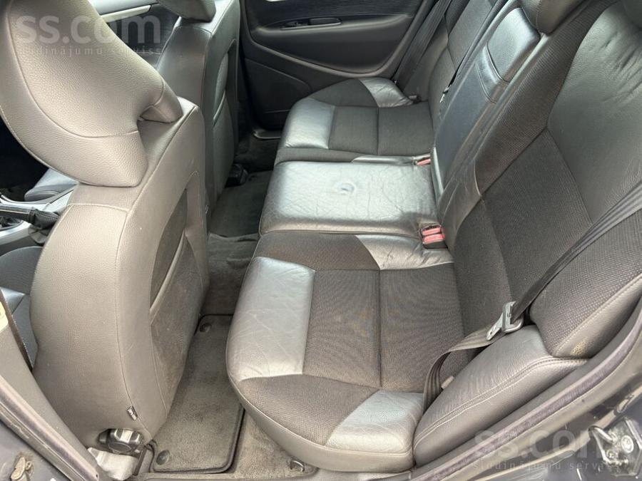 Pelēks Volvo V70 2005 Ogre, ar dzinēja tilpumu 2.40 L un nobraukumu 300 tūkst. km par 3250 €, foto 18 vietnē AUTOMOTO.COM.LV