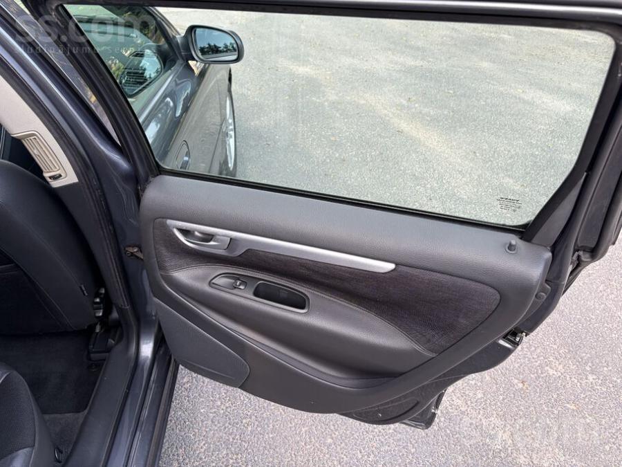 Pelēks Volvo V70 2005 Ogre, ar dzinēja tilpumu 2.40 L un nobraukumu 300 tūkst. km par 3250 €, foto 19 vietnē AUTOMOTO.COM.LV