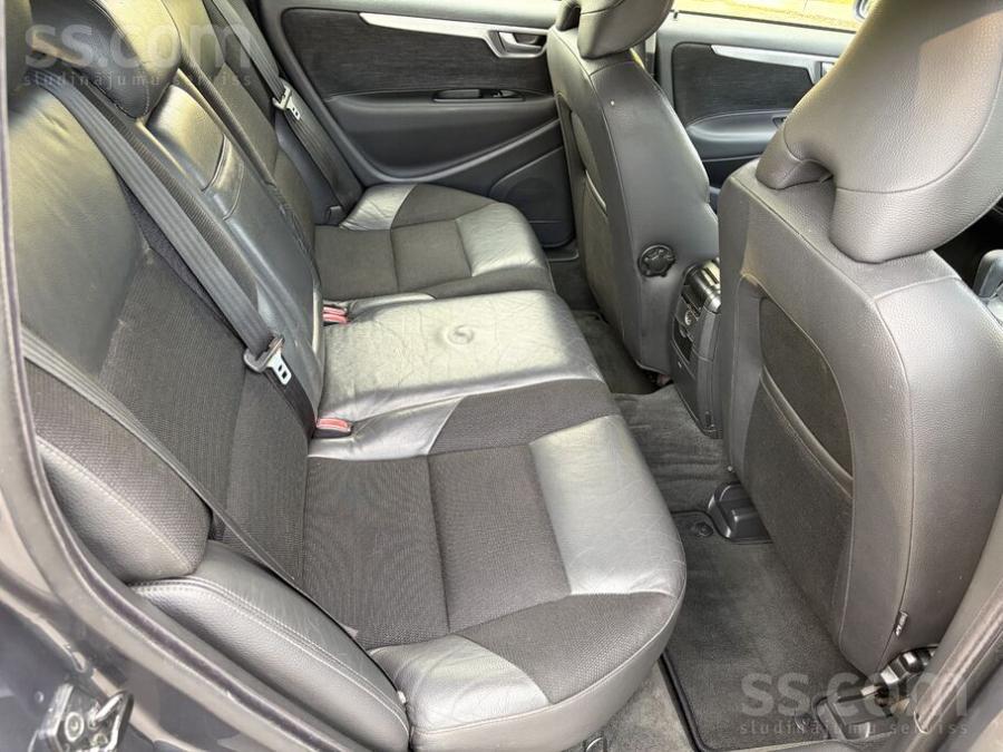 Pelēks Volvo V70 2005 Ogre, ar dzinēja tilpumu 2.40 L un nobraukumu 300 tūkst. km par 3250 €, foto 21 vietnē AUTOMOTO.COM.LV