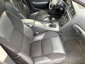 Pelēks Volvo V70 2005 Ogre, ar dzinēja tilpumu 2.40 L un nobraukumu 300 tūkst. km par 3250 €, foto 25 vietnē AUTOMOTO.COM.LV