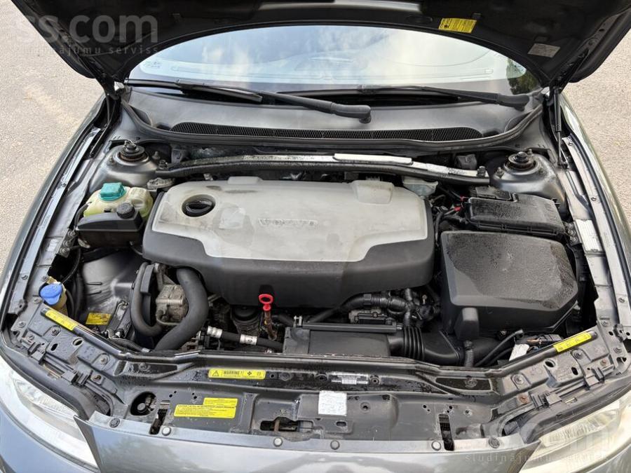 Pelēks Volvo V70 2005 Ogre, ar dzinēja tilpumu 2.40 L un nobraukumu 300 tūkst. km par 3250 €, foto 30 vietnē AUTOMOTO.COM.LV