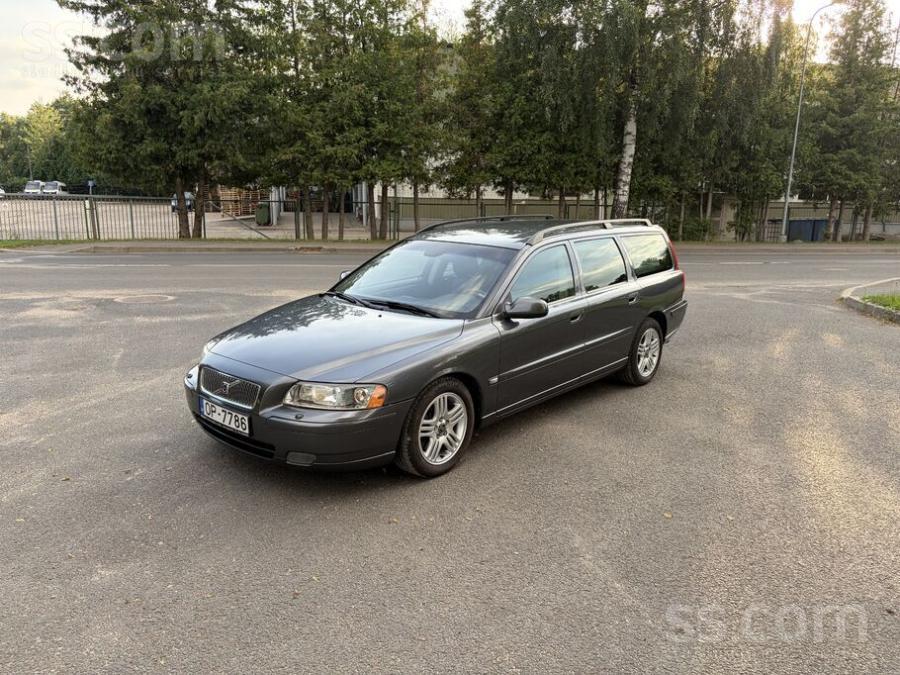 Pelēks Volvo V70 2005 Ogre, ar dzinēja tilpumu 2.40 L un nobraukumu 300 tūkst. km par 3250 €, foto 33 vietnē AUTOMOTO.COM.LV