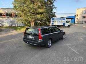 Pelēks Volvo V70 2005 Ogre, ar dzinēja tilpumu 2.40 L un nobraukumu 300 tūkst. km par 3250 €, foto 35 vietnē AUTOMOTO.COM.LV