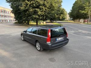Pelēks Volvo V70 2005 Ogre, ar dzinēja tilpumu 2.40 L un nobraukumu 300 tūkst. km par 3250 €, foto 36 vietnē AUTOMOTO.COM.LV