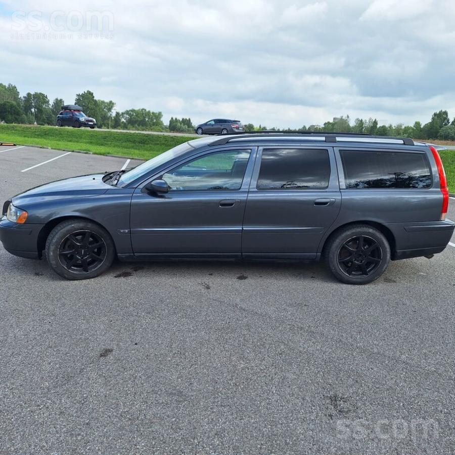 Pelēks Volvo V70 2005 Rīga, ar dzinēja tilpumu 2.40 L un nobraukumu 356 tūkst. km par 2700 €, foto 4 vietnē AUTOMOTO.COM.LV