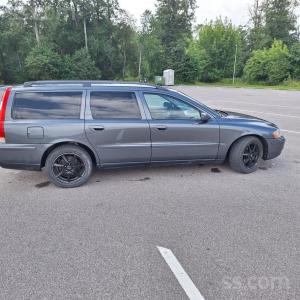Pelēks Volvo V70 2005 Rīga, ar dzinēja tilpumu 2.40 L un nobraukumu 356 tūkst. km par 2700 €, foto 5 vietnē AUTOMOTO.COM.LV