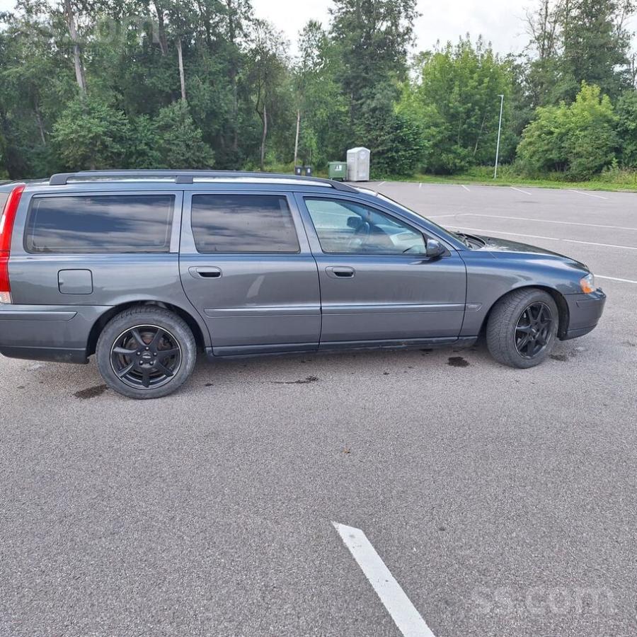 Pelēks Volvo V70 2005 Rīga, ar dzinēja tilpumu 2.40 L un nobraukumu 356 tūkst. km par 2700 €, foto 5 vietnē AUTOMOTO.COM.LV
