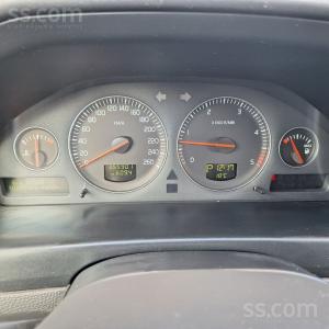 Pelēks Volvo V70 2005 Rīga, ar dzinēja tilpumu 2.40 L un nobraukumu 356 tūkst. km par 2700 €, foto 10 vietnē AUTOMOTO.COM.LV