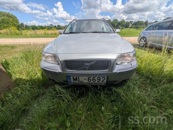Grey Volvo V70 2005 in Jekabpils, with an engine capacity of 2.40 L and mileage of 341 thousand km for 1670 €, photo 1 on AUTOMOTO.COM.LV