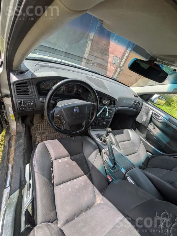 Grey Volvo V70 2005 in Jekabpils, with an engine capacity of 2.40 L and mileage of 341 thousand km for 1670 €, photo 6 on AUTOMOTO.COM.LV