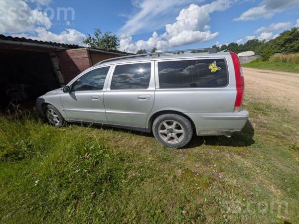 Grey Volvo V70 2005 in Jekabpils, with an engine capacity of 2.40 L and mileage of 341 thousand km for 1670 €, photo 7 on AUTOMOTO.COM.LV