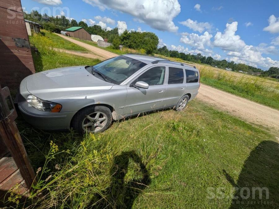 Pelēks Volvo V70 2005 Jēkabpils, ar dzinēja tilpumu 2.40 L un nobraukumu 341 tūkst. km par 1670 €, foto 11 vietnē AUTOMOTO.COM.LV