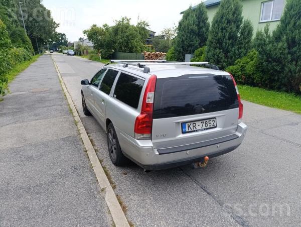 Grey Volvo V70 2005 in Riga, with an engine capacity of 2.50 L and mileage of 331 thousand km for 1100 €, photo 2 on AUTOMOTO.COM.LV