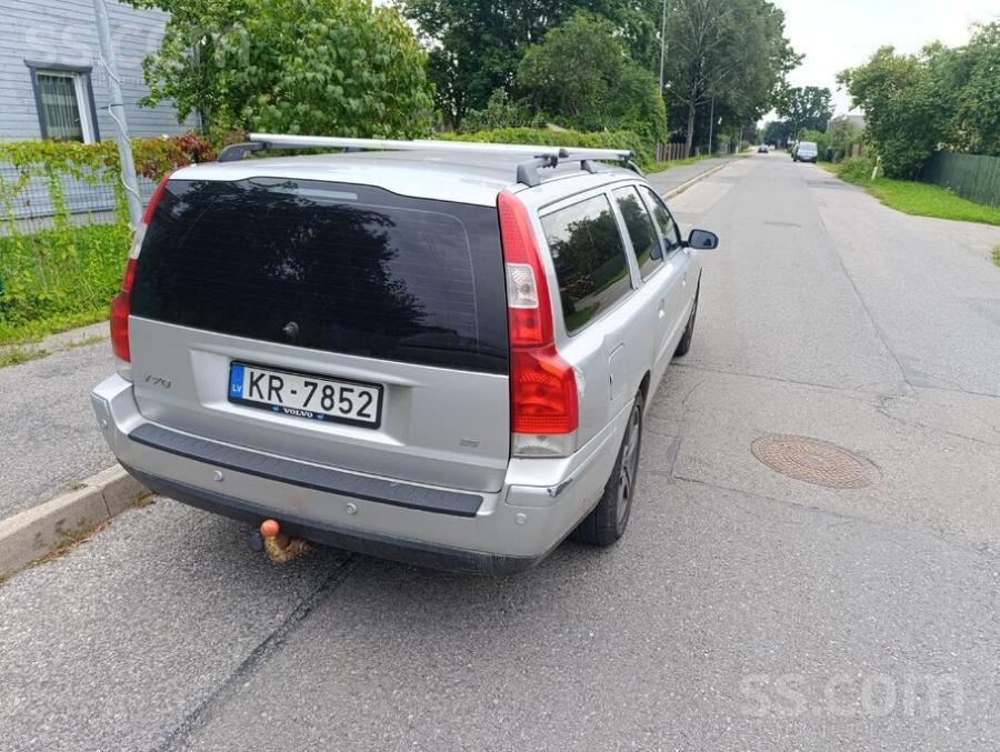 Pelēks Volvo V70 2005 Rīga, ar dzinēja tilpumu 2.50 L un nobraukumu 331 tūkst. km par 1100 €, foto 4 vietnē AUTOMOTO.COM.LV