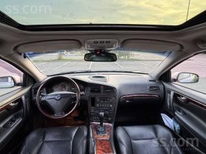 Pelēks Volvo V70 2005 Rīga, ar dzinēja tilpumu 2.40 L un nobraukumu 0 tūkst. km par 2570 €, foto 13 vietnē AUTOMOTO.COM.LV