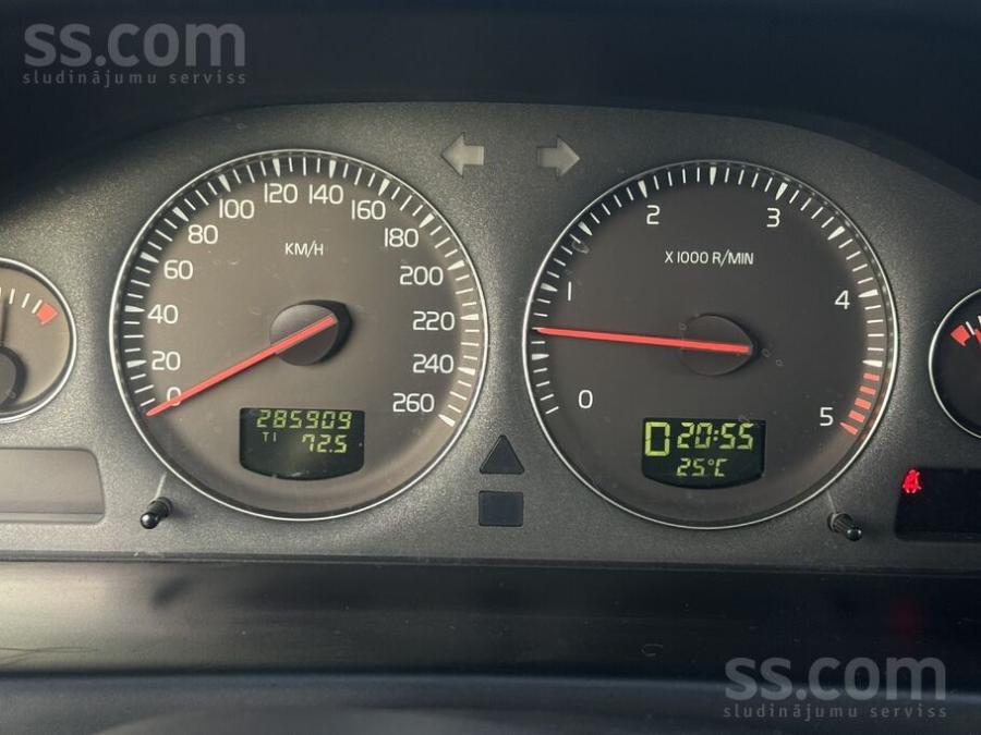 Pelēks Volvo V70 2005 Rīga, ar dzinēja tilpumu 2.40 L un nobraukumu 0 tūkst. km par 2570 €, foto 18 vietnē AUTOMOTO.COM.LV