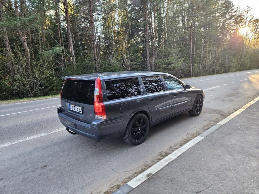Pelēks Volvo V70 2005 Viļņa, ar dzinēja tilpumu 2.40 L un nobraukumu 460 tūkst. km par 1950 €, foto 3 vietnē AUTOMOTO.COM.LV