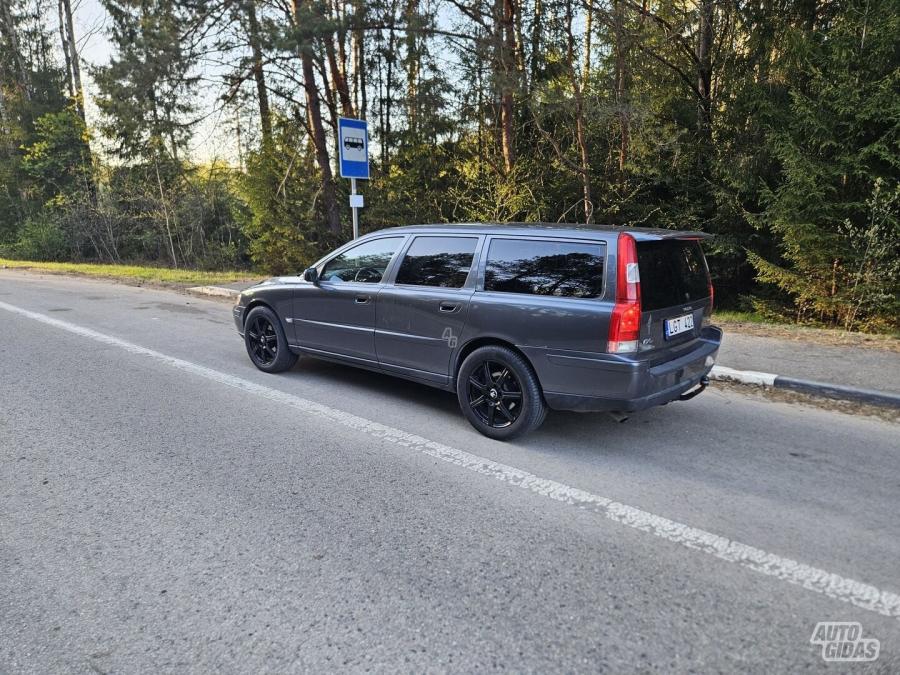 Pelēks Volvo V70 2005 Viļņa, ar dzinēja tilpumu 2.40 L un nobraukumu 460 tūkst. km par 1950 €, foto 4 vietnē AUTOMOTO.COM.LV