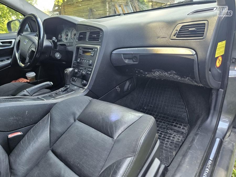 Pelēks Volvo V70 2005 Viļņa, ar dzinēja tilpumu 2.40 L un nobraukumu 460 tūkst. km par 1950 €, foto 9 vietnē AUTOMOTO.COM.LV