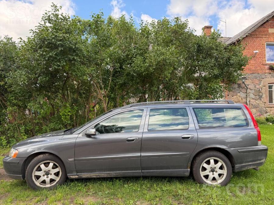 Grey Volvo V70 2005 in Limbazi, with an engine capacity of 2.40 L and mileage of 460 thousand km for 1000 €, photo 4 on AUTOMOTO.COM.LV