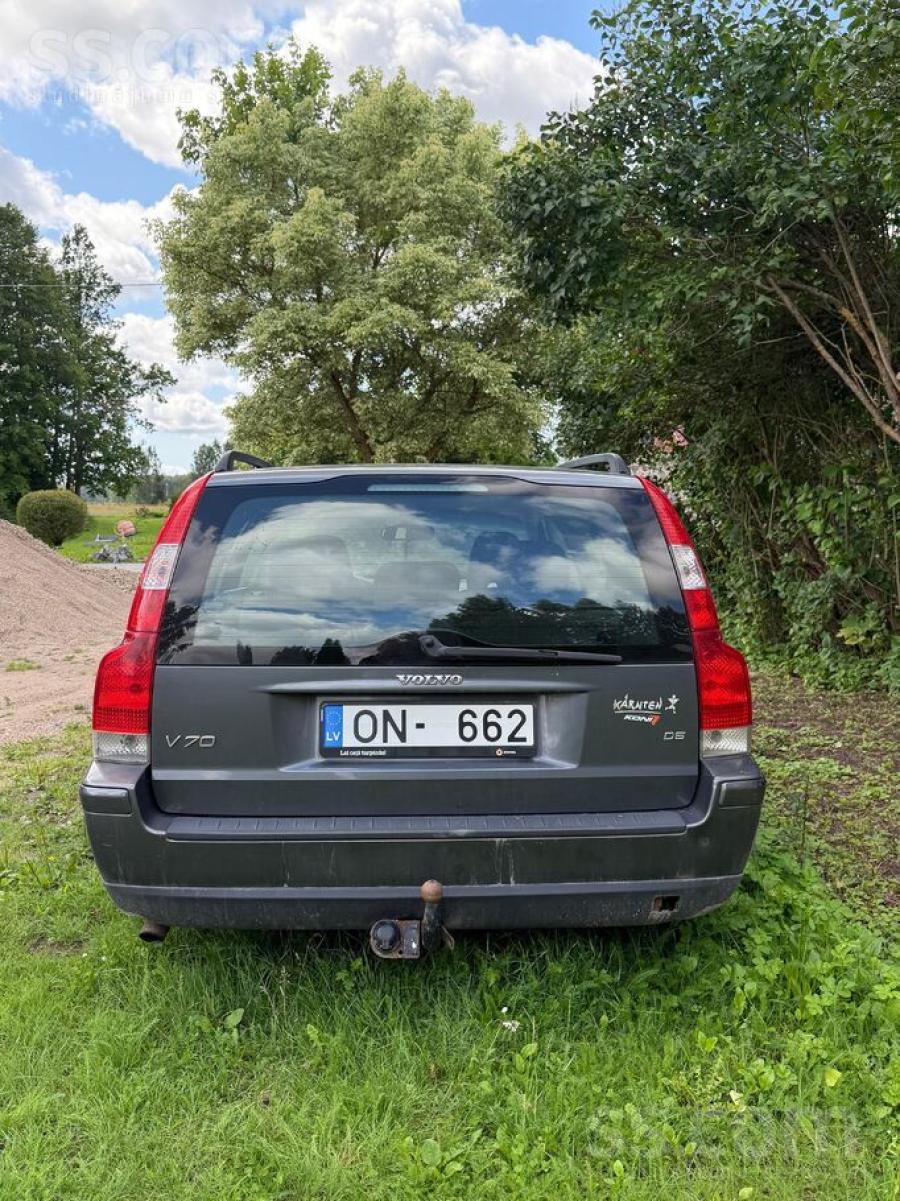 Grey Volvo V70 2005 in Limbazi, with an engine capacity of 2.40 L and mileage of 460 thousand km for 1000 €, photo 5 on AUTOMOTO.COM.LV