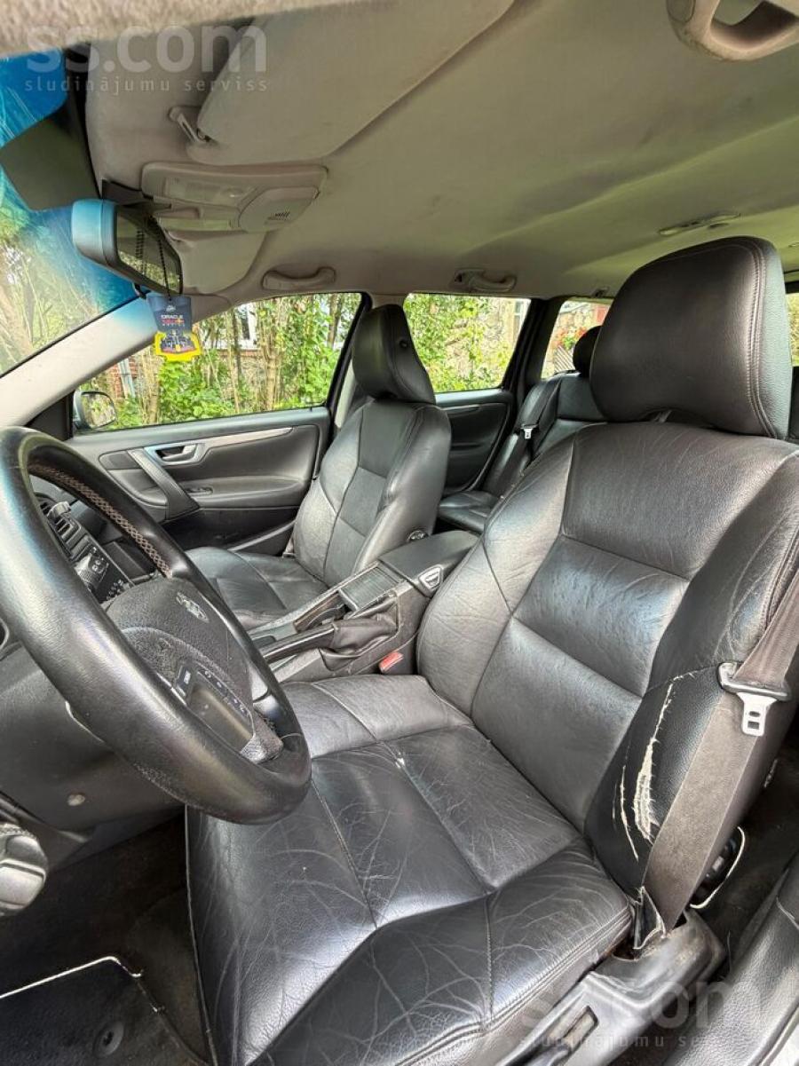 Grey Volvo V70 2005 in Limbazi, with an engine capacity of 2.40 L and mileage of 460 thousand km for 1000 €, photo 9 on AUTOMOTO.COM.LV