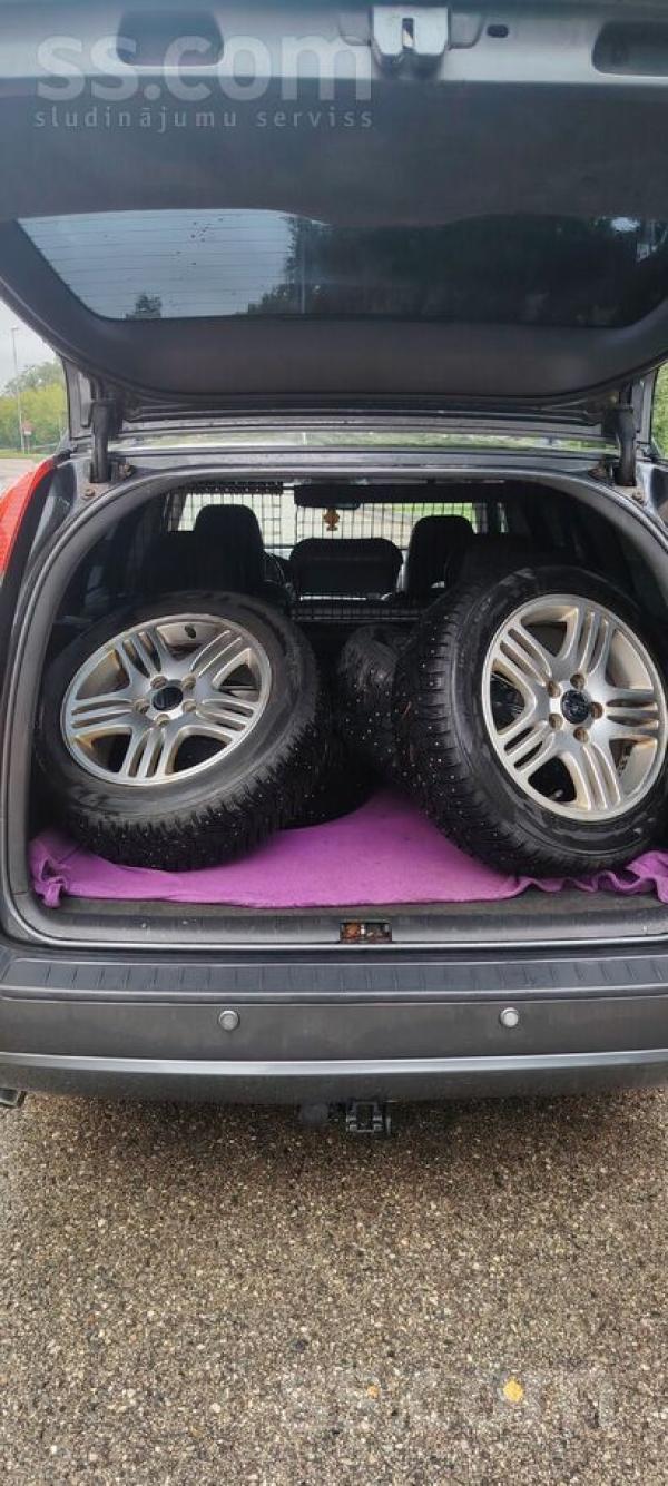 Pelēks Volvo V70 2005 Rēzekne, ar dzinēja tilpumu 2.40 L un nobraukumu 328 tūkst. km par 2850 €, foto 7 vietnē AUTOMOTO.COM.LV