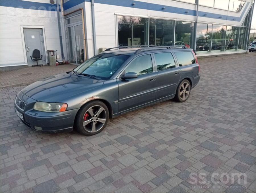 Pelēks Volvo V70 2005 Rīga, ar dzinēja tilpumu 2.40 L un nobraukumu 529 tūkst. km par 1200 €, foto 1 vietnē AUTOMOTO.COM.LV
