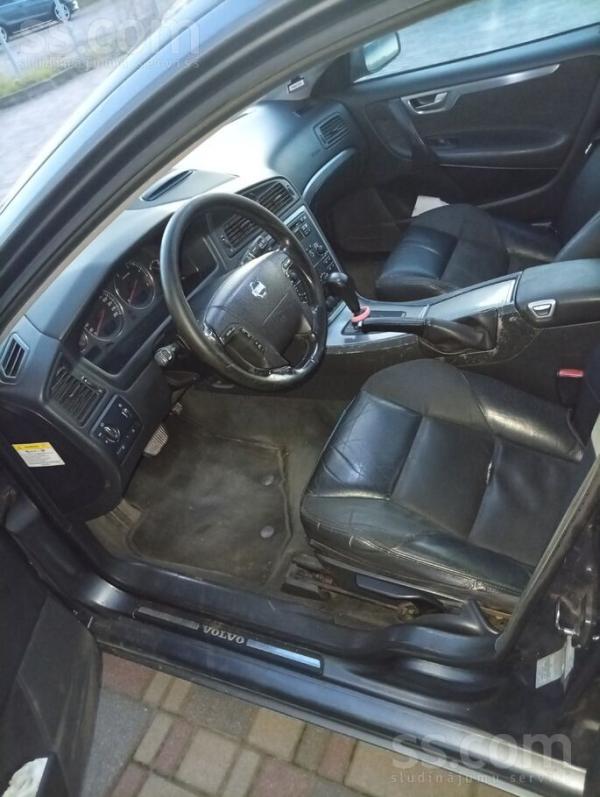 Grey Volvo V70 2005 in Riga, with an engine capacity of 2.40 L and mileage of 529 thousand km for 1200 €, photo 8 on AUTOMOTO.COM.LV
